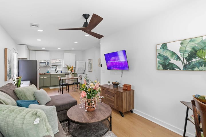 The Garden Cottage - A Charming Tiny House Retreat - Atlanta, GA