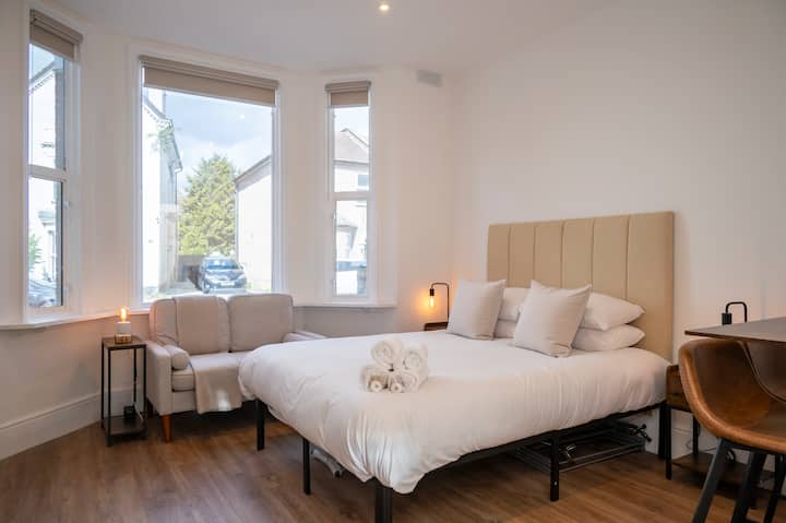 The Ivory Suite- Stylish Central Croydon Apartment - Croydon