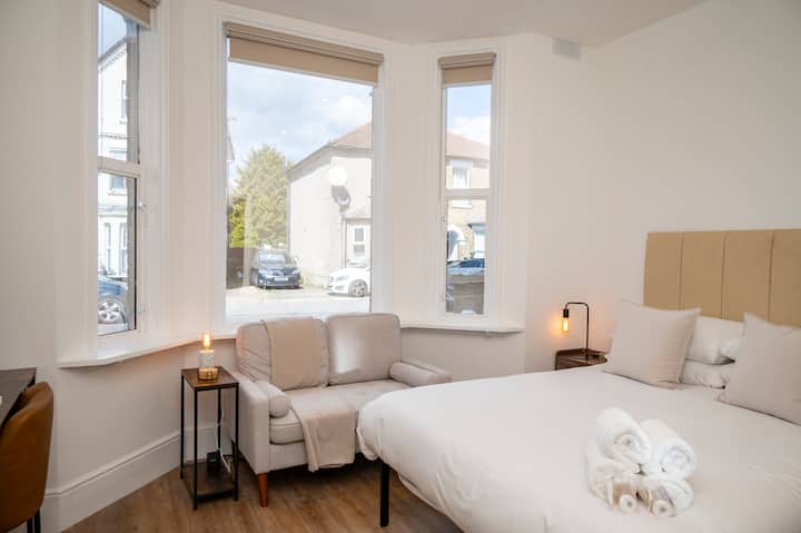 The Ivory Suite- Stylish Central Croydon Apartment - Croydon, UK