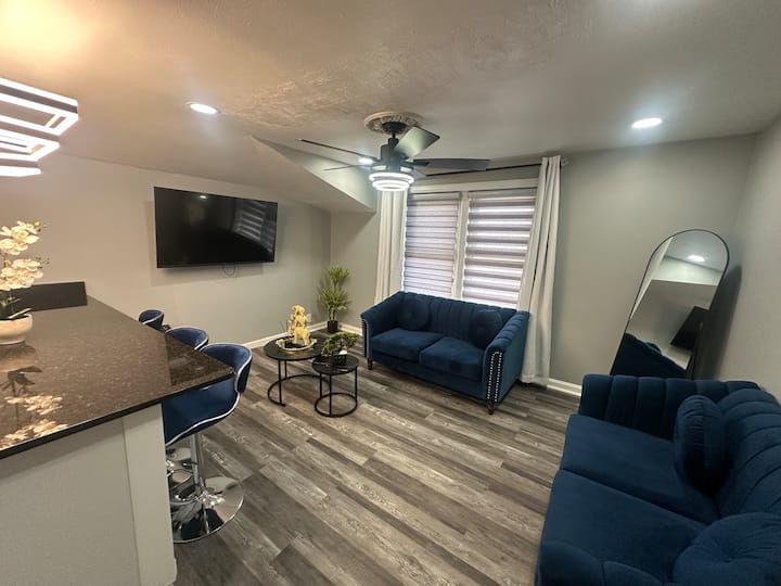 Stylish Modern Stay Near Syracuse University - Syracuse, NY