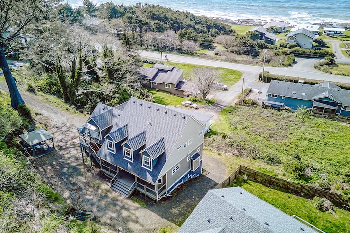 Modern Yachats Home Close To The Beach! - Yachats, OR