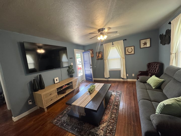 Comfy, Spunky & Family Friendly.
-Sleeps 6! - Osage Casino Hotel - Ponca City