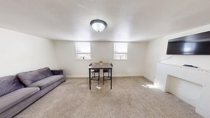 Cozy Apartment Near Downtown Bismarck! - Bismarck, ND