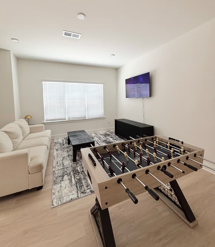 Luxury Charlotte Oasis• Foosball• Uptown - Harrisburg, NC