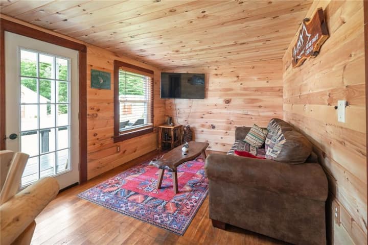 The Goodyear Lakeshore Lodge - Oneonta, NY