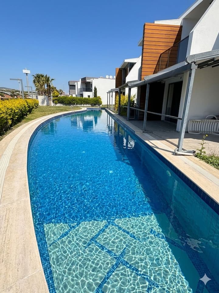 Fiyat Düştü ! Dnize 600 M,havzlu Müstkl Ev,önü Avm - Kuşadası