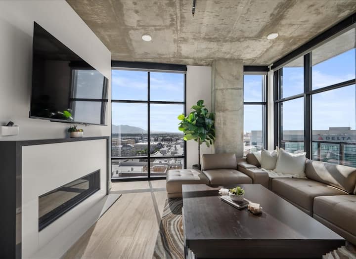 Sky-high Views Lux-2bd/2ba-rooftop Pool-htub-gym - Salt Lake City, UT