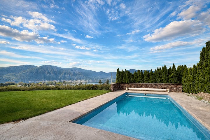Central Manson Home-pool, Hot Tub, Lake Views - Manson, WA