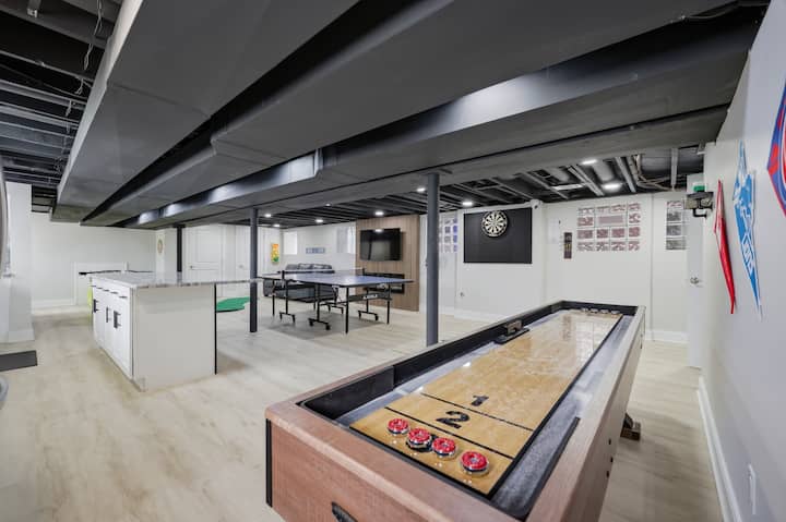 Game Room | 2 Kitchens | Sleeps 10 Near Belle Isle - Detroit