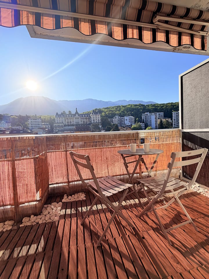 Charmant Studio Rénové Avec Balcon Et Vue Montagne - Aix-les-Bains