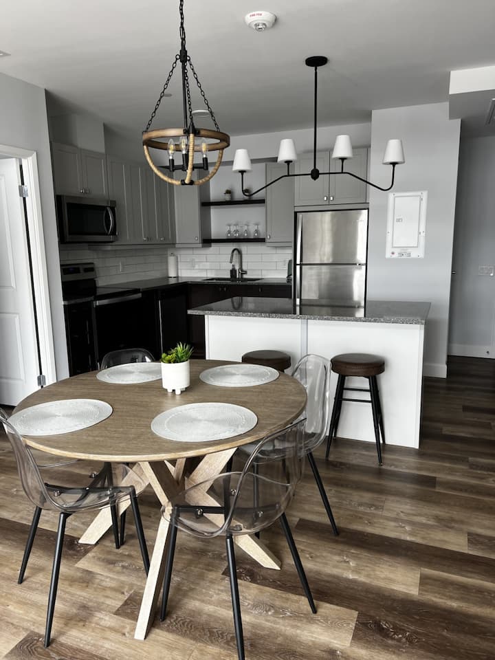 New The Carlyle 307 2 Br Grand Bend - Port Franks