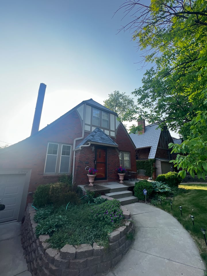 Cws Hq |4br Dundee Home| Sleeps10 |Patio + Parking - Omaha, NE