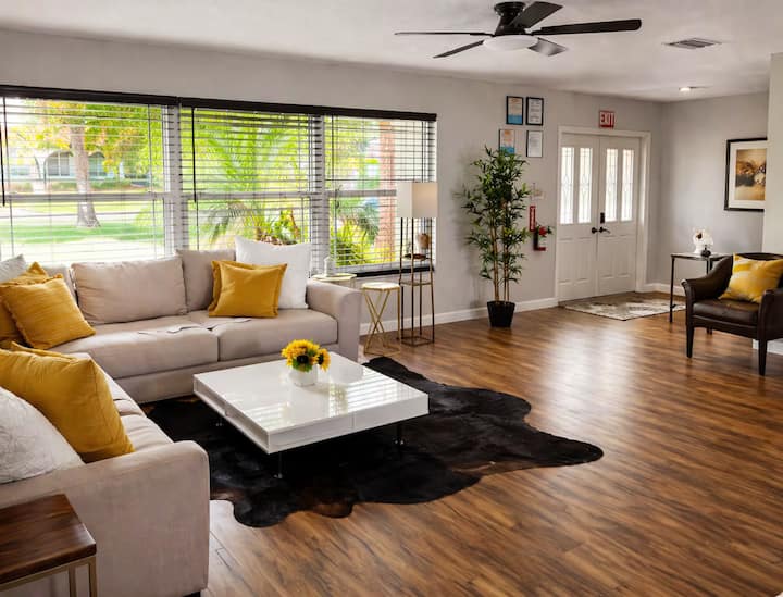 Spacious Family Home W/ Pool & Great Location - Plantation, FL
