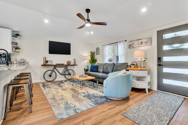 Pet-friendly Dwtn Hville Home Near Blue Ridge Pkwy - Hendersonville, NC