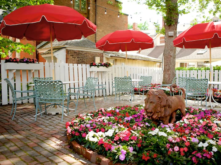 Main Inn King In The Heart Of Stockbridge + Pool - Stockbridge, MA