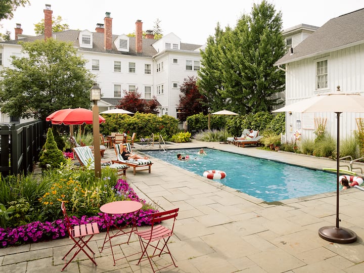 King Suite In The Heart Of Stockbridge + Dining - Stockbridge, MA