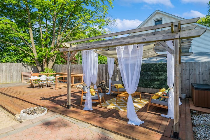 Stylish Hudson Valley Gem With Pergola Lounge - Peekskill, NY