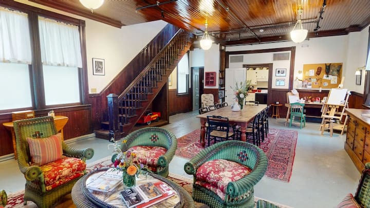 Unique Lodging Experience W/ Rockwell’s Artwork - Stockbridge