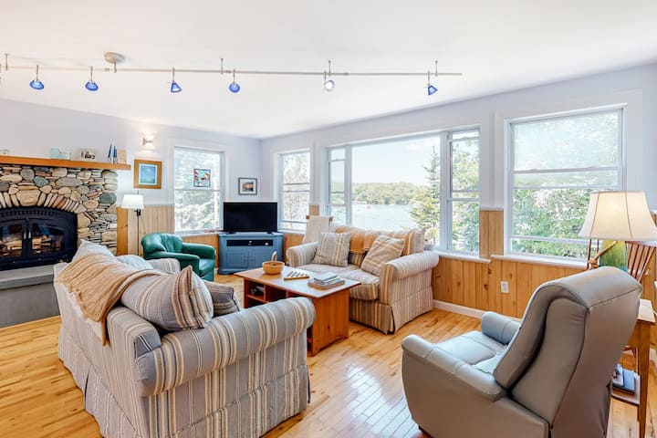 Secluded 2br Oceanfront Dog Friendly | Dock - Bath, ME