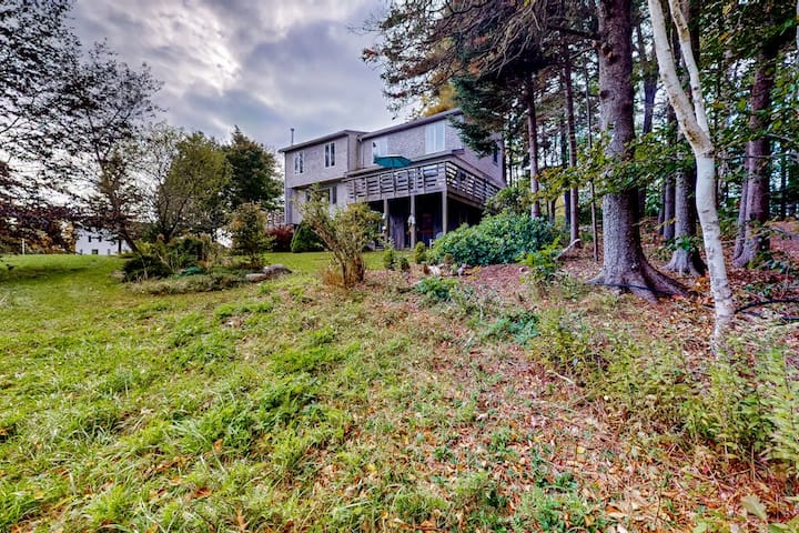 4br Dog-friendly Ocean-view Home With Deck & Grill - Bar Harbor, ME