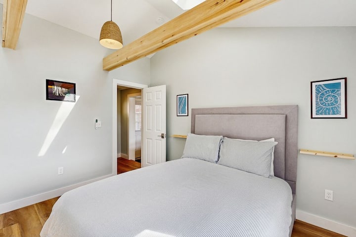 2br Charming Cottage With A Spacious Deck - Camden, ME