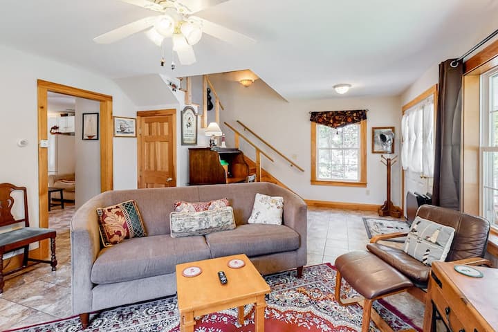 3br Dog Friendly | Fireplace | Deck | W/d - Rockland, ME