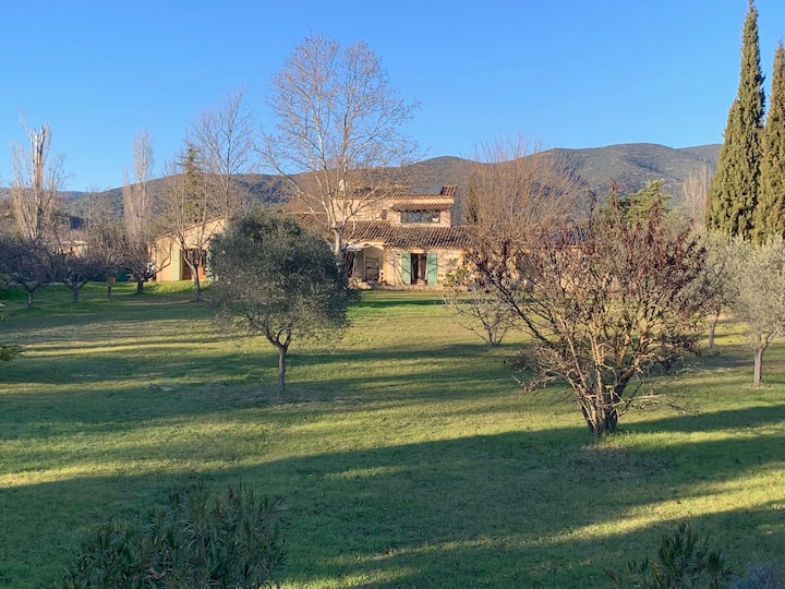 Hébergement Le Mas Des Grès, Lauris (84) - Cadenet