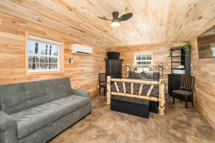 Flowing Waters Ridge- Cozy Retreat, Sauna Access - Two Harbors, MN