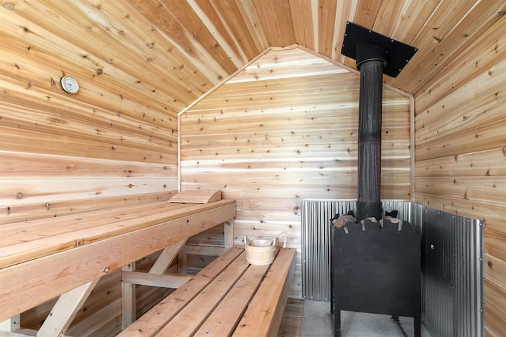Flowing Waters Ridge- Cozy Retreat, Sauna Access - Two Harbors, MN