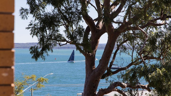 Renovated Retreat With Waterviews - Nelson Bay