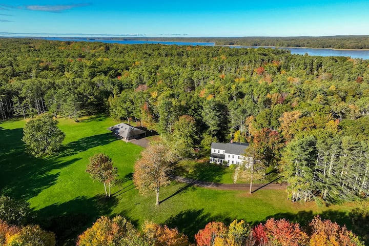 4br Renovated Farmhouse On The Riverfront - Freeport