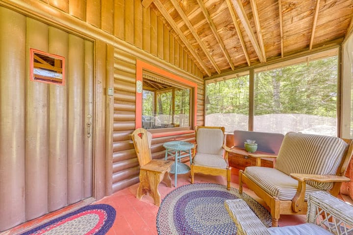 Vintage Log 2br | Deck | Beach Club Access - Boothbay, ME