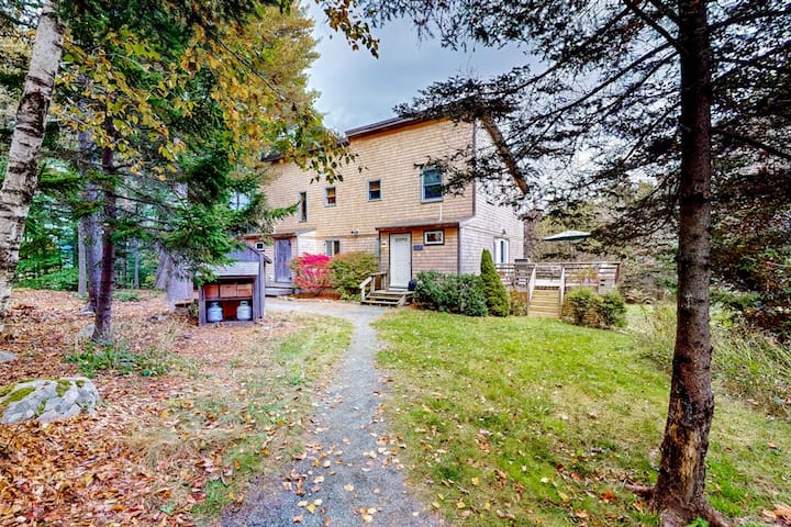 3br Dog-friendly Ocean-view Home With Grill & Deck - Bar Harbor, ME