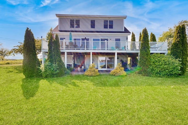 Oceanfront 2br & Loft With Dock, Steps To Beach - Freeport, ME