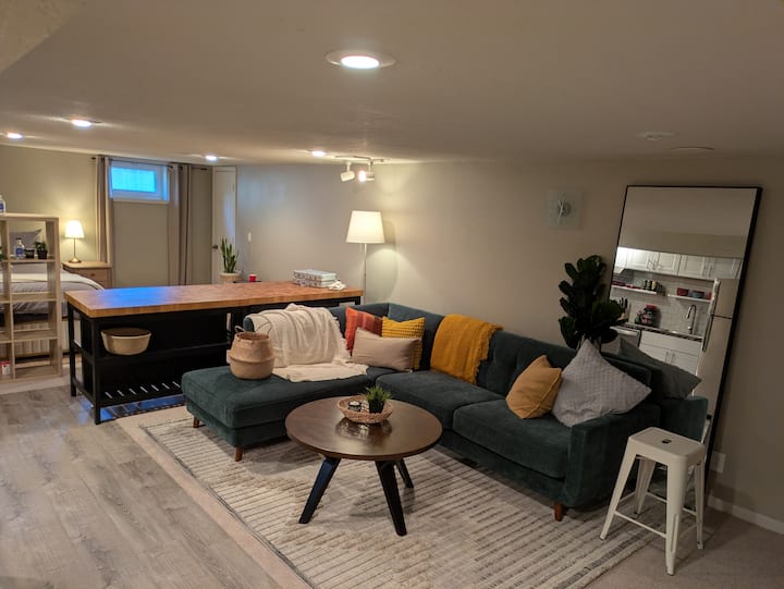 World Cup Stay -Private Suite- Minutes To Shuttle - Shawnee, KS