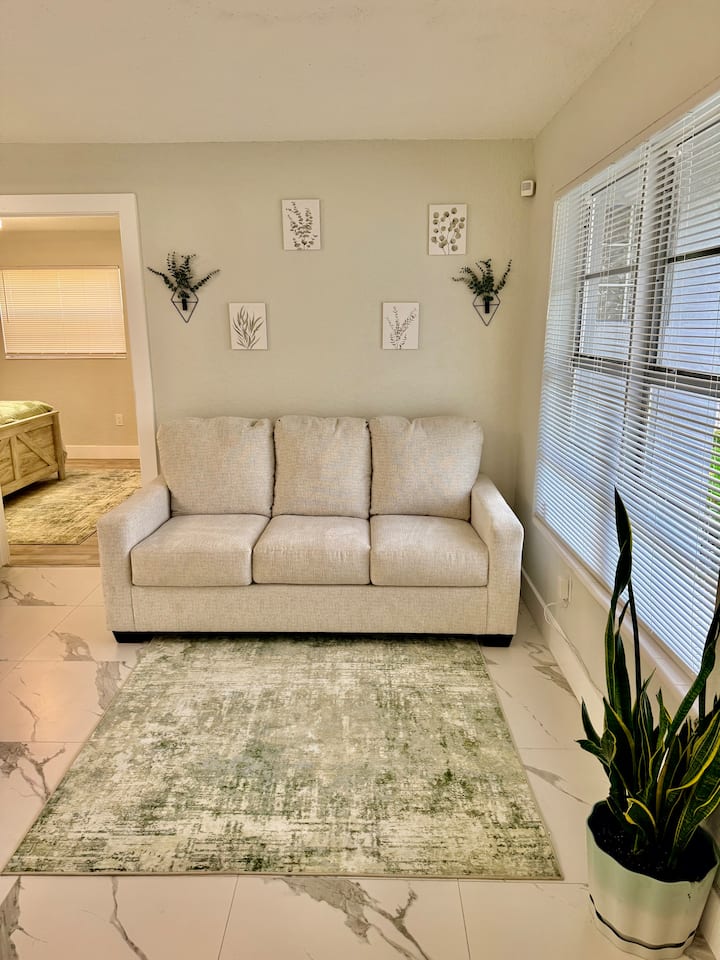 Modern Retreat - Sunrise, FL