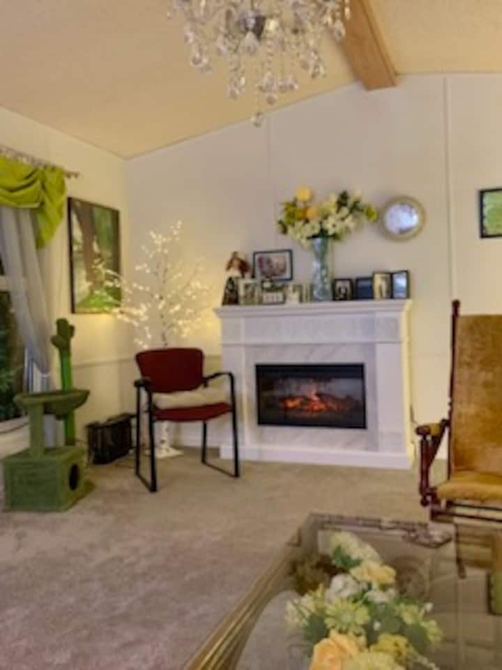 Beautiful, One-bedroom, Stylish Home For Rent - Campbell River