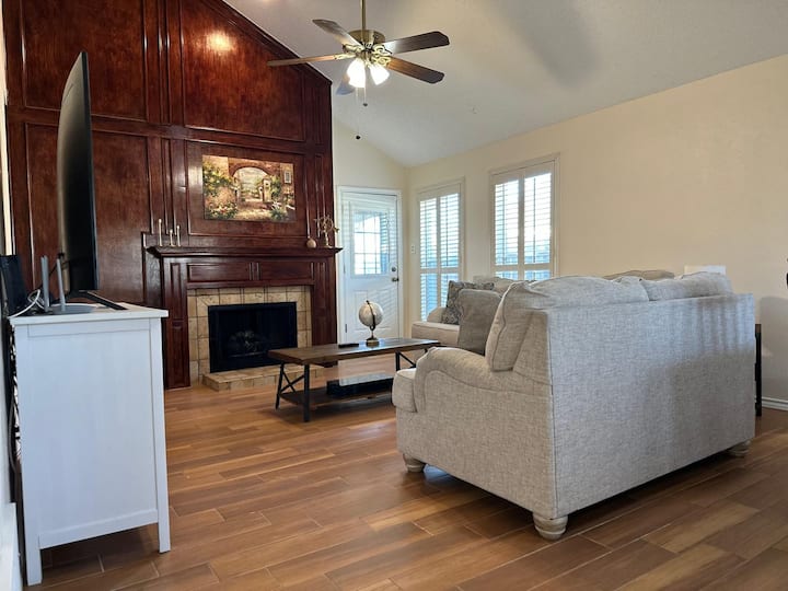 2br/2b Cozy Home 20 Minutes From Downtown Dfw - Mesquite, TX