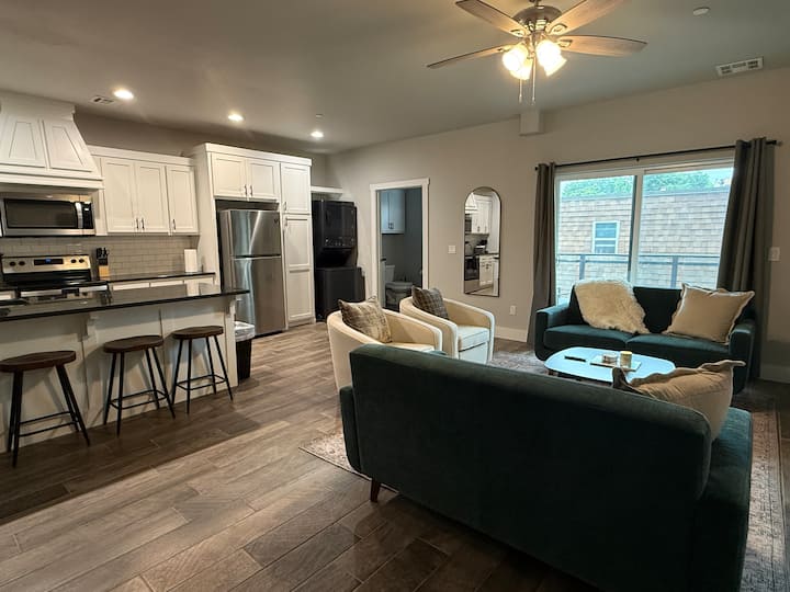 Modern 3br Near Uco |2 Kings+3.5 Baths + Balcony - Edmond, OK