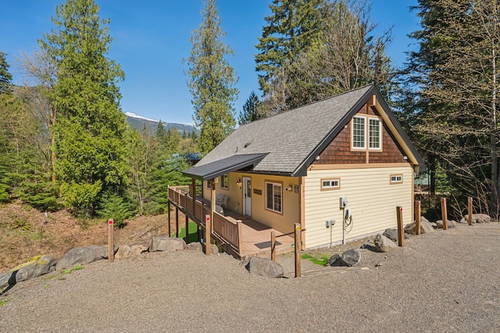Forest Ridge Chalet | Tesla Ev, Hot Tub, Wifi - Packwood, WA