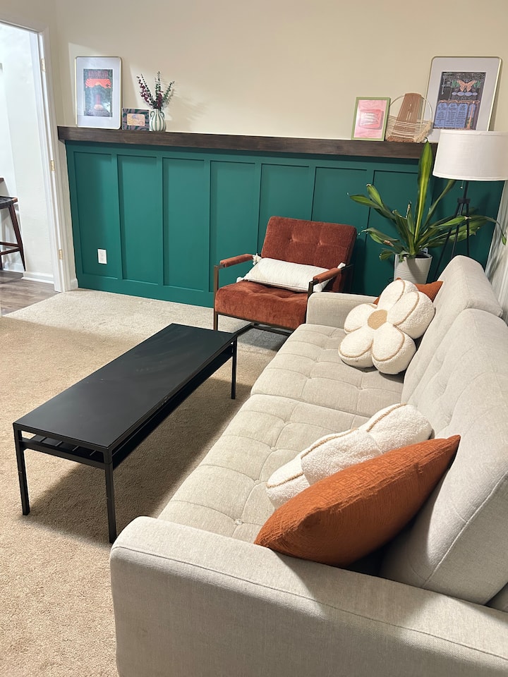 Beaverdale Hideaway | Near Drake And Downtown Dsm - Des Moines, IA