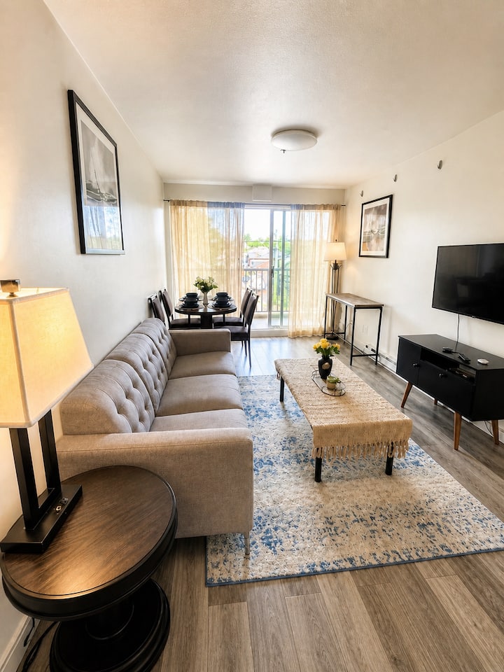 Cozy 2 Br-5min Downtown • Walk To Shops & Transit - Vancouver
