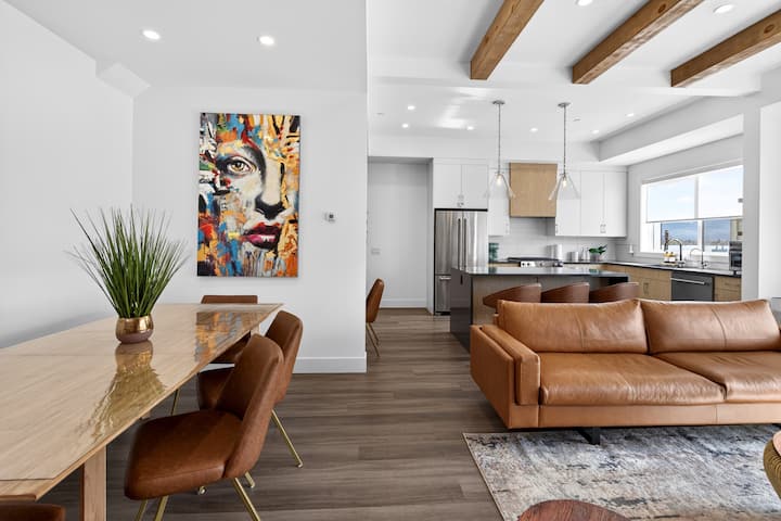 The Bay & Birch | Rooftop Views + Private Hot Tub - Kelowna