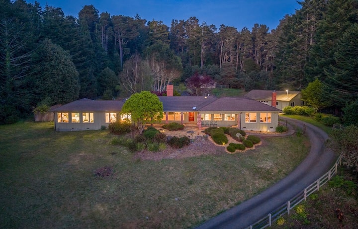 Russian Gulch Estate- Beach, Redwoods, Hiking - Mendocino, CA