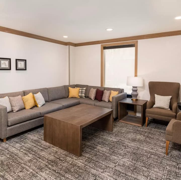 3 Hotel Kitchen Suites W/ Parking & Breakfast - Temecula, CA
