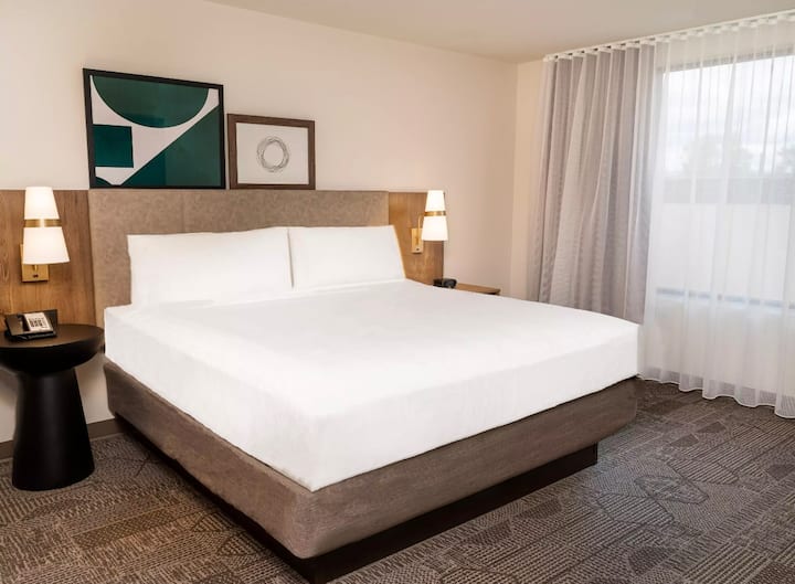 Modern 1 King Kitchenstudio W/ Parking & Breakfast - Temecula, CA