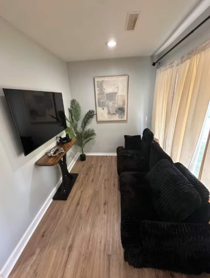 Cozy Ranch-style Home Near Downtown Tinley Park - Tinley Park, IL