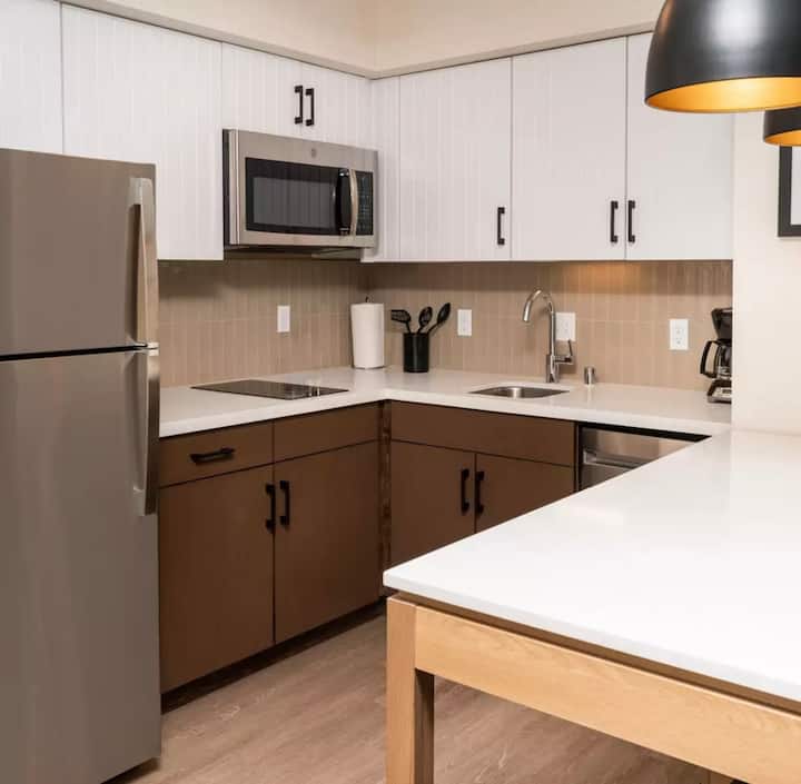 2-br 2 Queen Kitchen Suite W/ Parking & Breakfast - Temecula, CA