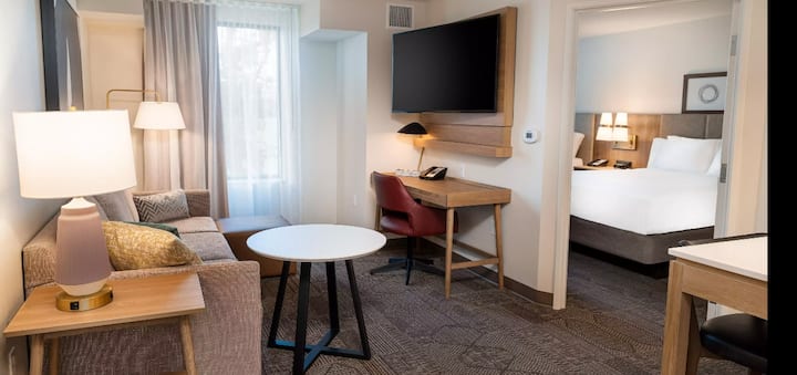 1-br 2 Queen Kitchen Suite W/ Parking & Breakfast - Temecula, CA