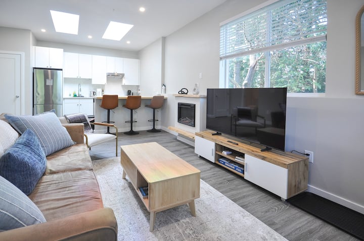Modern & Airy Stay In Central Victoria - Victoria